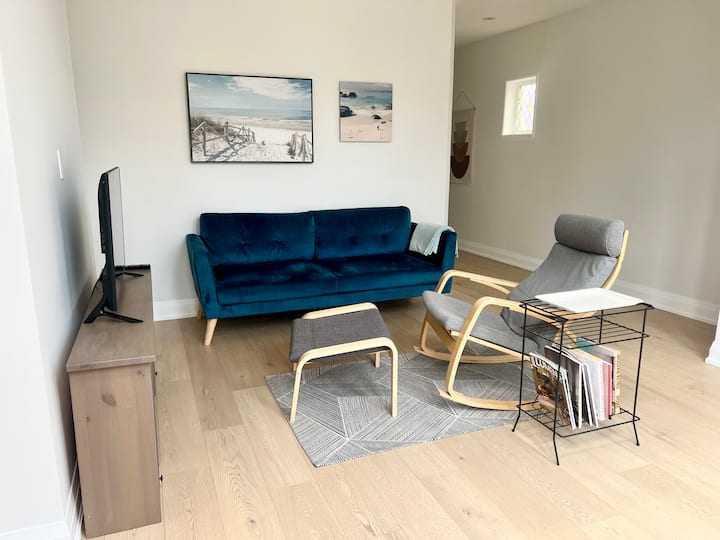 Modern Danforth Bungalow Near Subway - Toronto