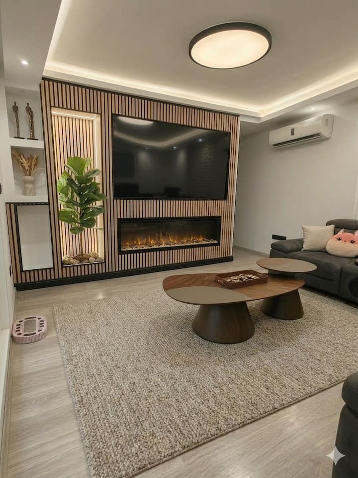 Luxury 3br | 85” Tv, Ps5, Fireplace, Balcony Views - ニコシア