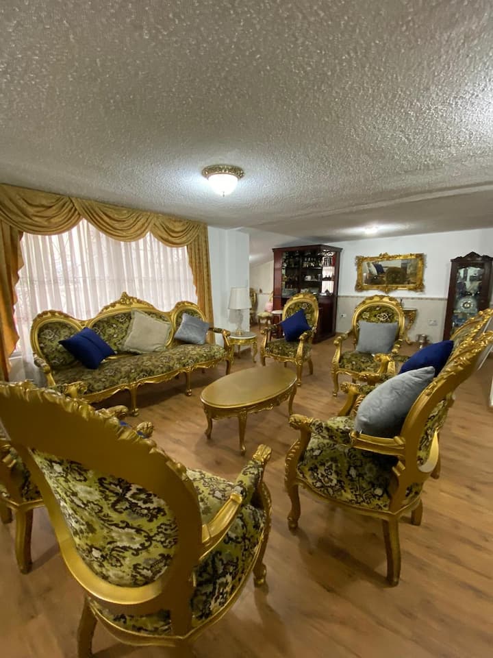 Ubicaciontop/casa Completa/ Familiar/ Para Grupos - Quito (Ecuador)