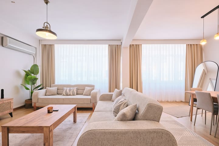 Spacious & Stylish 4br Apartment In Moda - Heybeliada