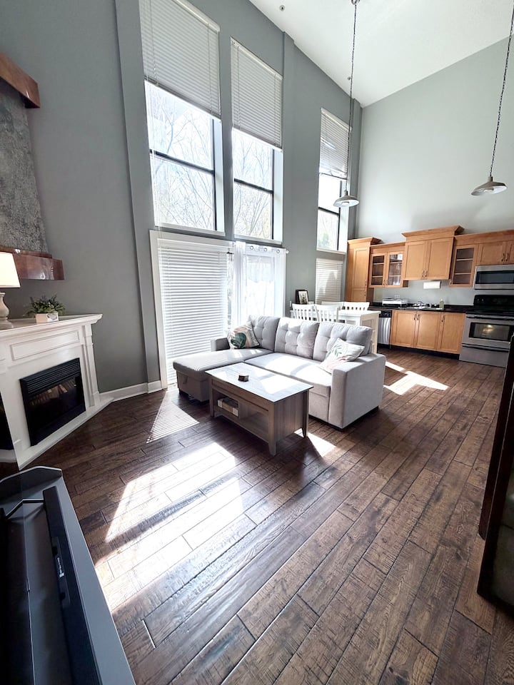 Modern Loft-style 2br Townhouse Steps From Uptown - Victoria