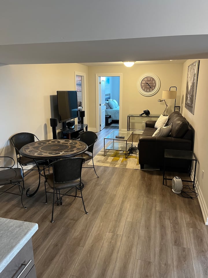 Bright Modern 4-
Bedroom Suite Near Lake
Huron - Port Elgin