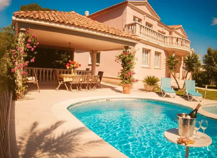 Villa Costa Dorada | Piscina, Bbq, 10 Huéspedes - Calafell