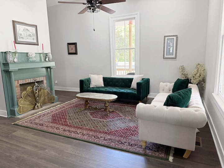Stunning 1890s Victorian · 7br/4ba · Sleeps 14 - Apex