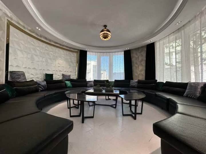 Cozy Luxury Villa W/ Karaoke Room - Mongolia