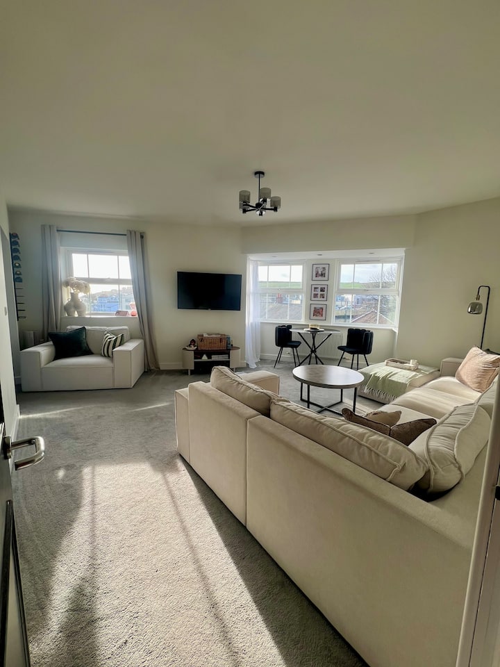 Top Floor Modern Cosy Apartment In The City Centre - Isle of Man