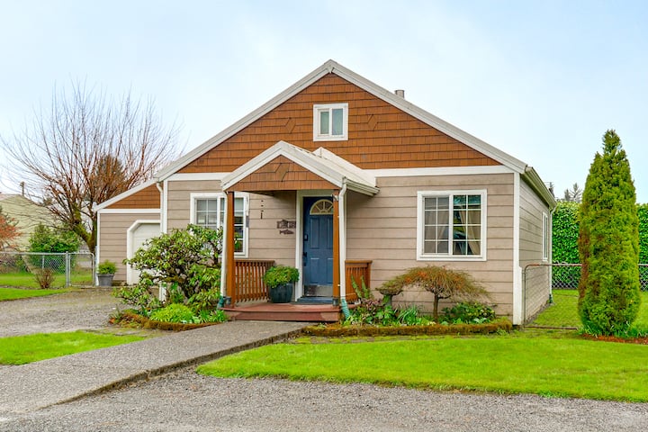 Walk To ‘Twilight’ Sites! Forks Home W/ Hot Tub - Forks, WA