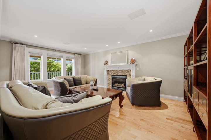 Spacious 4br Retreat Near Surrey Parks & Beaches - Langley, BC