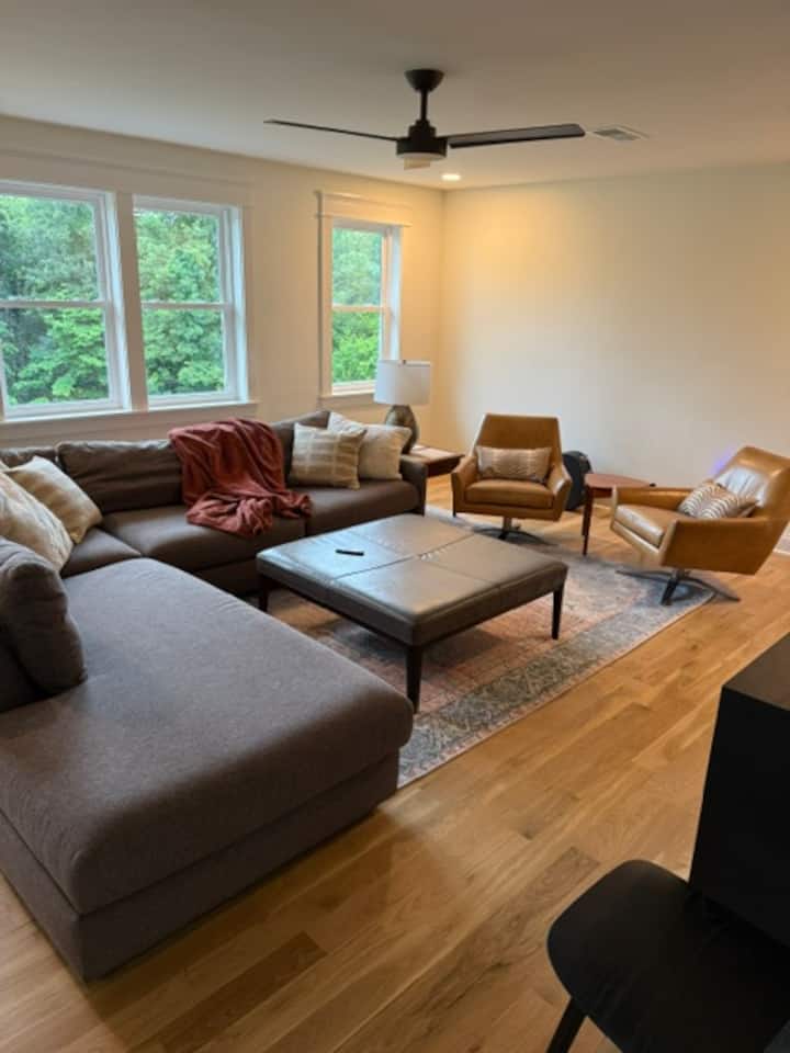 Collins River Farmhouse - McMinnville, TN