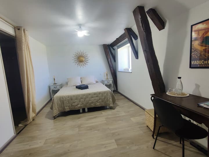 La Grange à Salers - Chambre Delphine - Salers