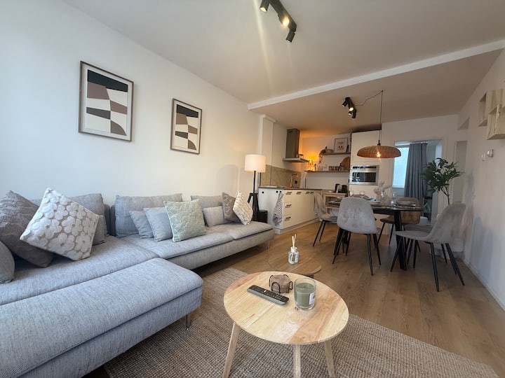 Canal View | Family & Group Stay | City Center - Amsterdam