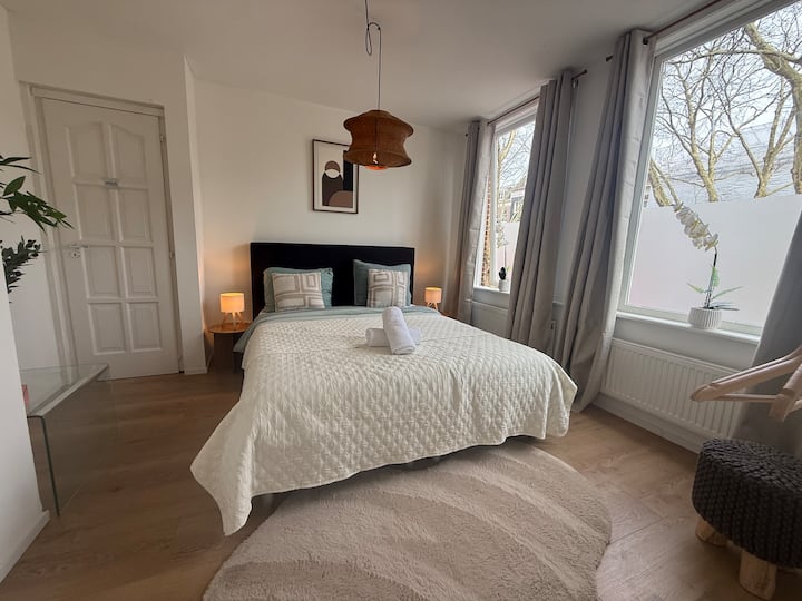 Canal View | Family & Group Stay (6) | City Center - Amsterdam