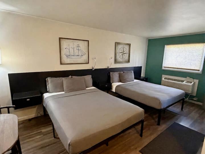 The Captain's Room At The Cedar - Port Clinton, OH