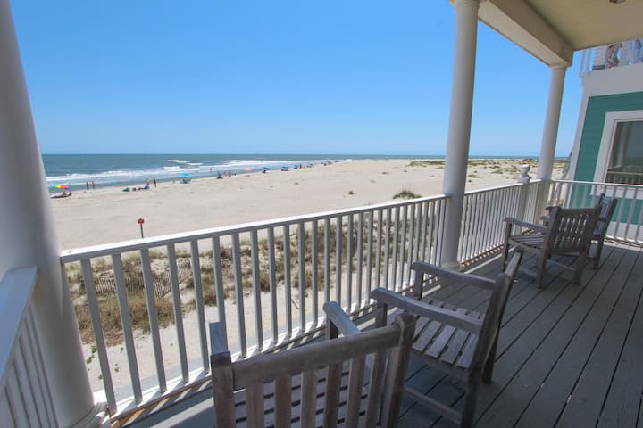 Three Story Home With Sweeping Ocean Views And Gam - Isle of Palms, SC