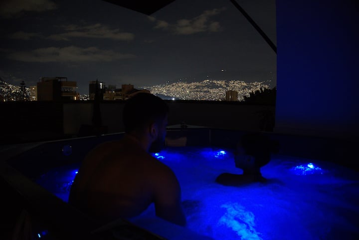 Penthouse Con Jacuzzi Y Vista A La Ciudad-laureles - Medellín, Colombia