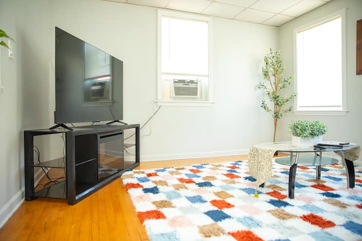 Fall River Stay | Urban Haven Suites | Cozy 3br - Fall River, MA