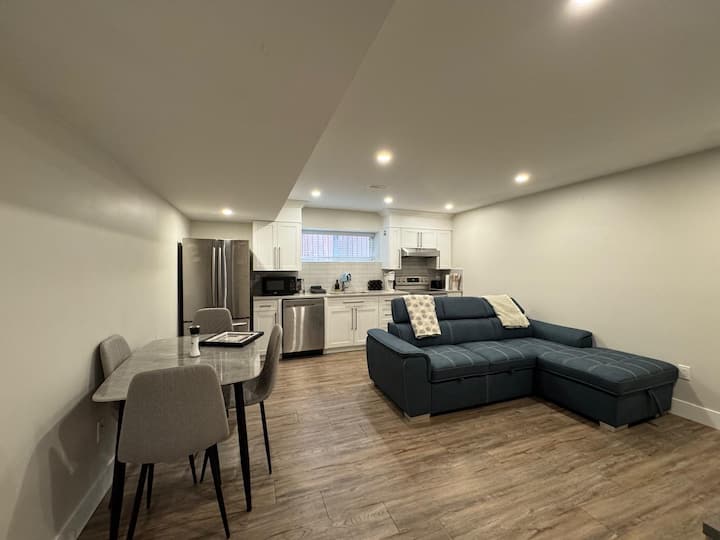 Bright & Modern Private Suite - Prince George