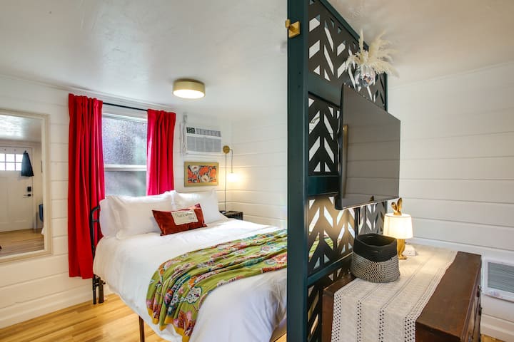 Modern Comfort Near Dtwn! Stylish Spokane Studio - Spokane, WA