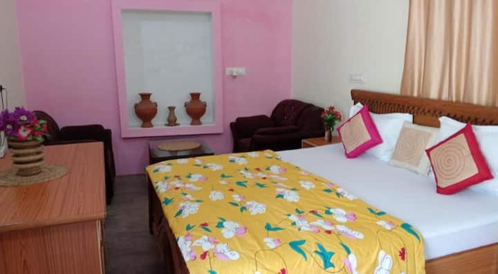 Large King Room With Private Bathroom And Fan - Khajuraho