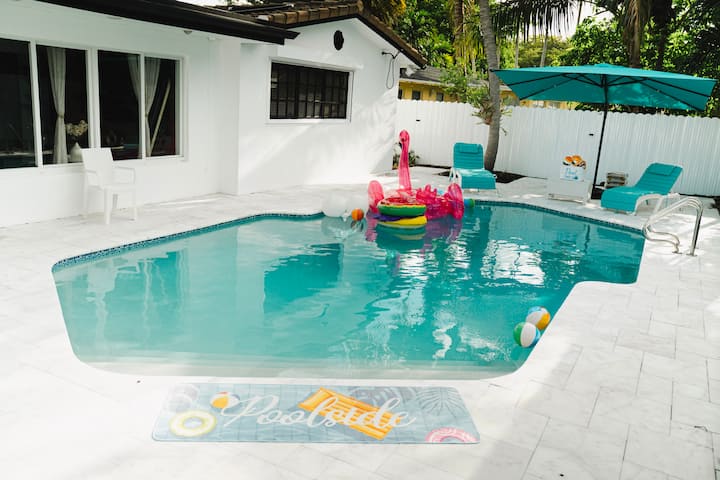 Skylux Ocean House - Hollywood, FL