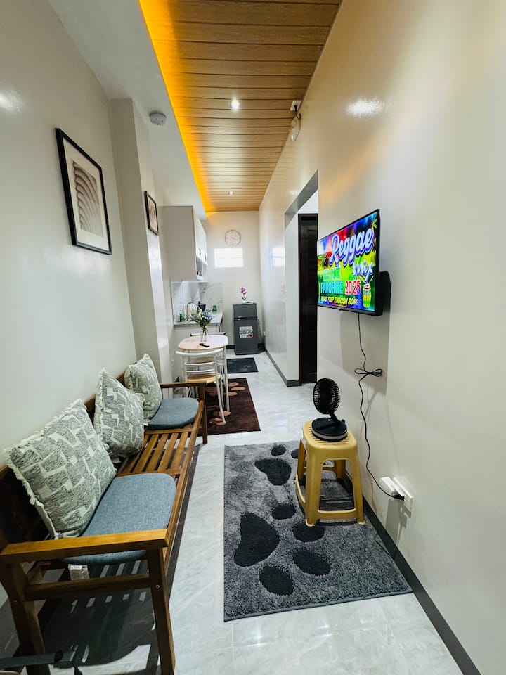 Cozy 2-bedroom Retreat In The Heart Of The City - San Nicolas