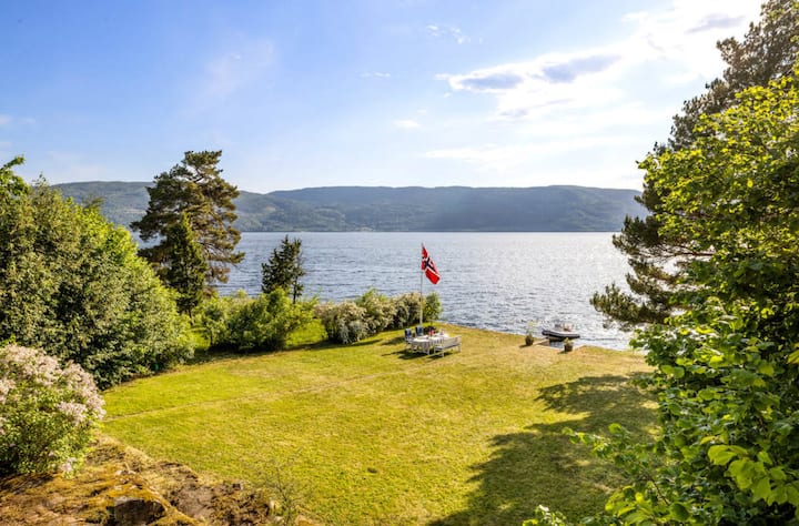 Your Peaceful Retreat By The Water - Norway