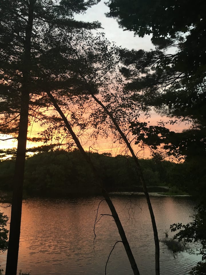 Peaceful Waterfront Pond Retreat W/ Chef Kitchen - Pachaug State Forest, Voluntown