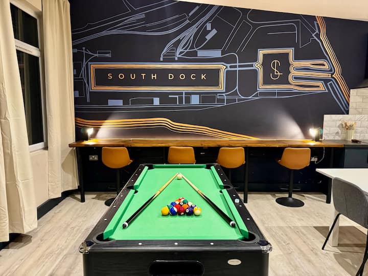 Spacious City Centre Flat With Pool Table - Swansea, UK