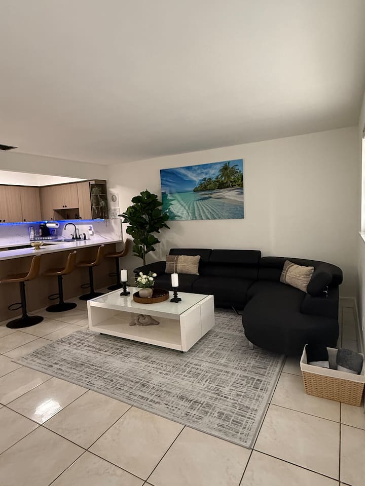 Surgery Friendly Recovery Bnb Private Space - Miami Springs, FL