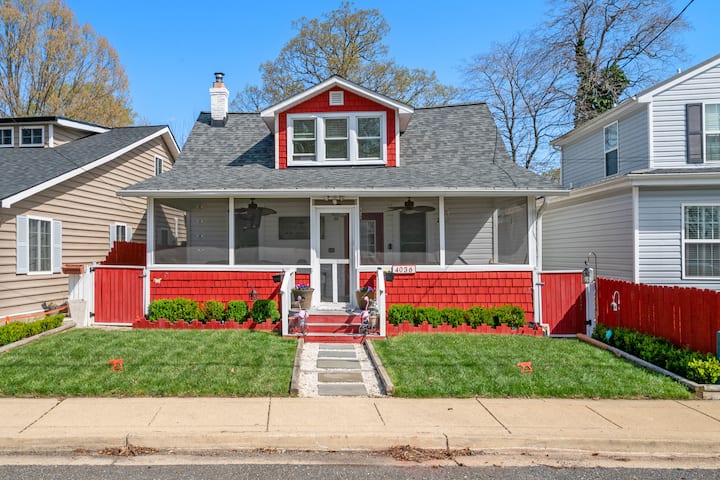 Charming Chesapeake Bay Cottage Steps From The Bay - Chesapeake Beach, MD