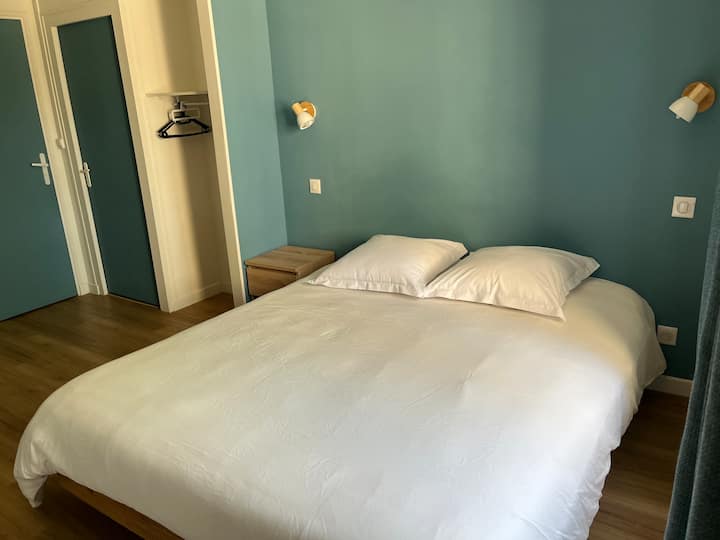 Chambre 4 Climatisée, Lit 160, Tv Connectée - Lussac-les-Châteaux