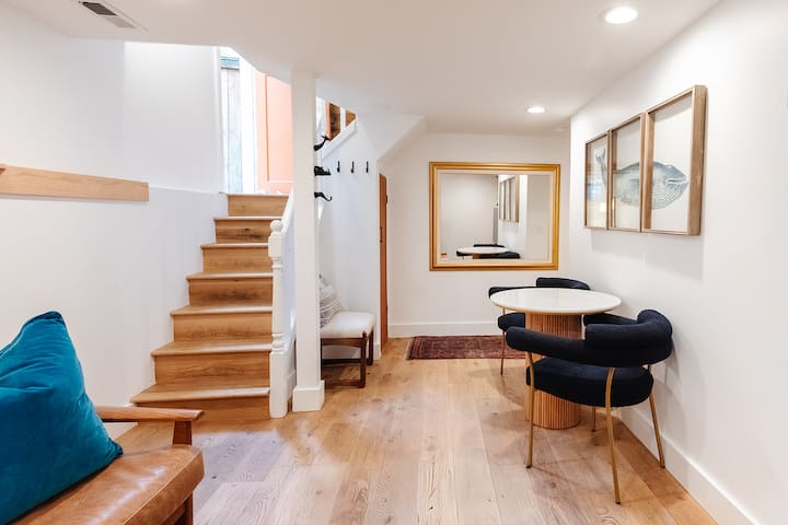 2 Bedroom Ravenna Retreat - Shoreline, WA