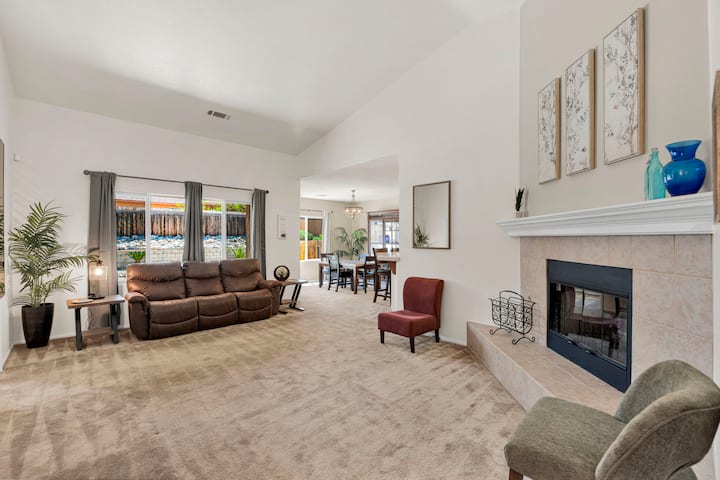 High-desert Tranquil Home - Victorville, CA