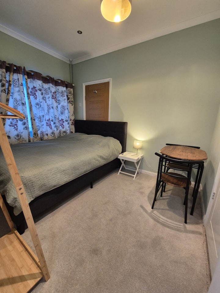 Studio En Suite With Kitchen Private Entrance - Slough