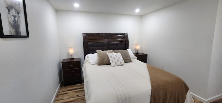 Llama Room - Odessa, TX