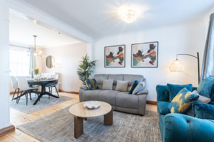 3 Bedroom Home Near Seafront | Sleeps 5 - Thorpe Bay