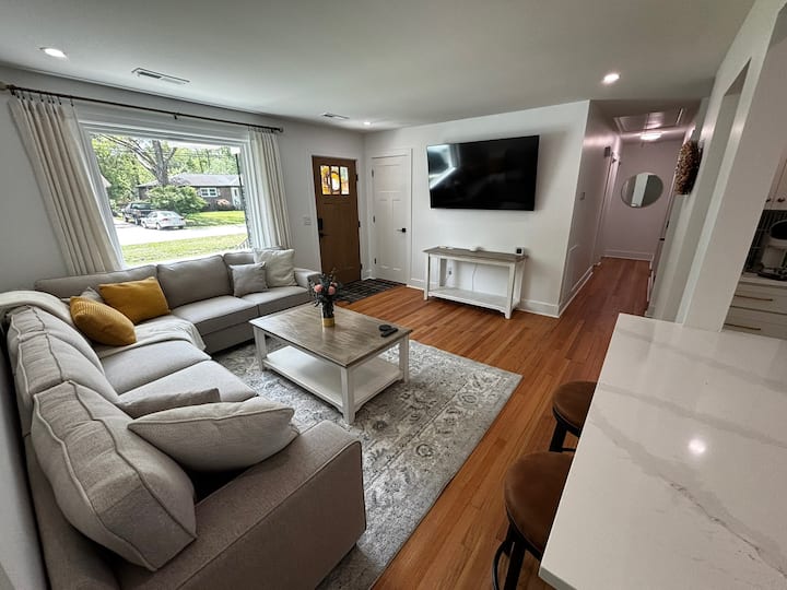 Charming Renovated Retreat For Work + Play - Charleston, SC