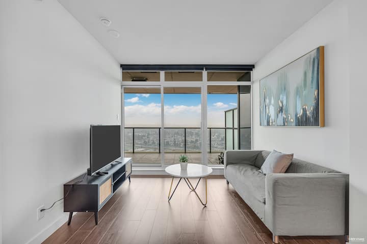 High Rise 1b1b Condo/brentwood - Burnaby
