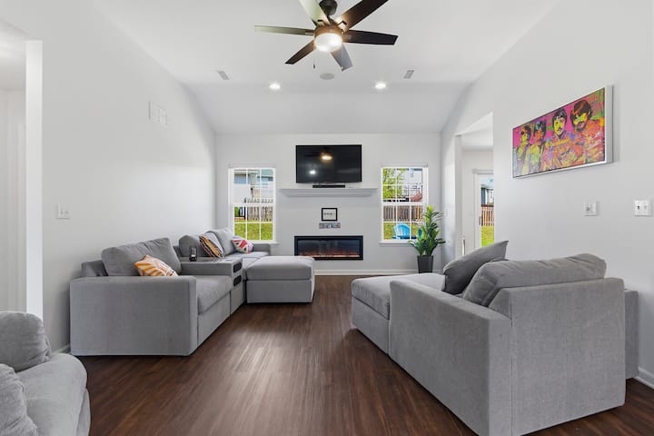 Penny Lane Retreat | 15 Min. To Stadium - Columbia, MO