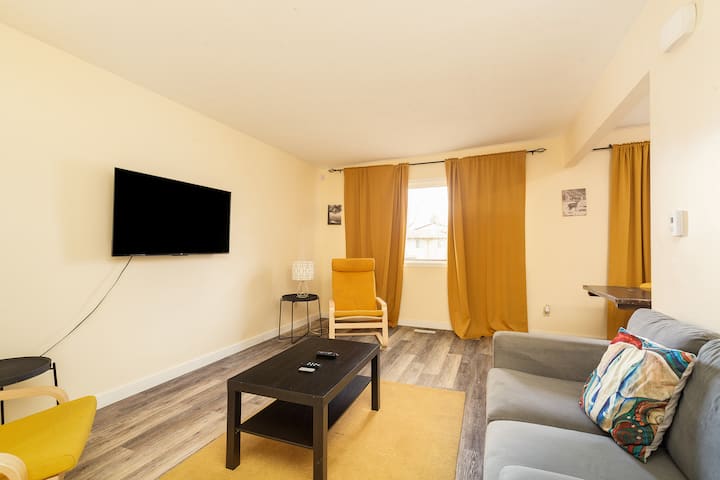 Large Backyard & Free Parking | Unit 3 - 萊斯布里奇