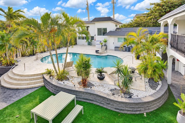 Beachside 2br With Heated Pool + Parking - Pompano Beach, FL