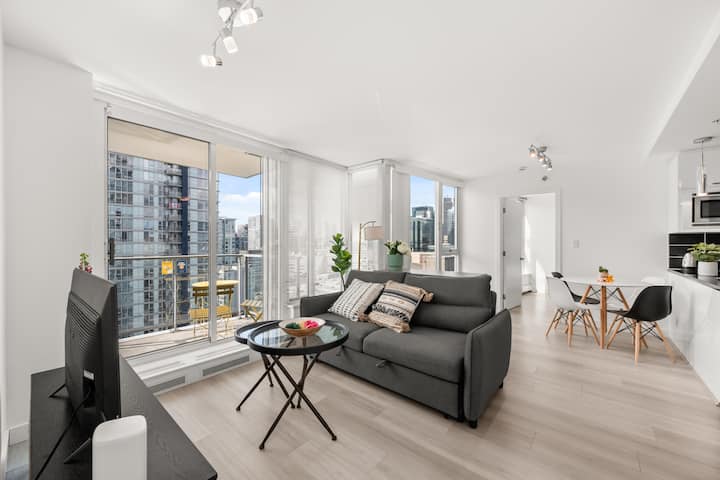 26f Downtown2br+den Near Bc Place~parking~pool+gym - Vancouver