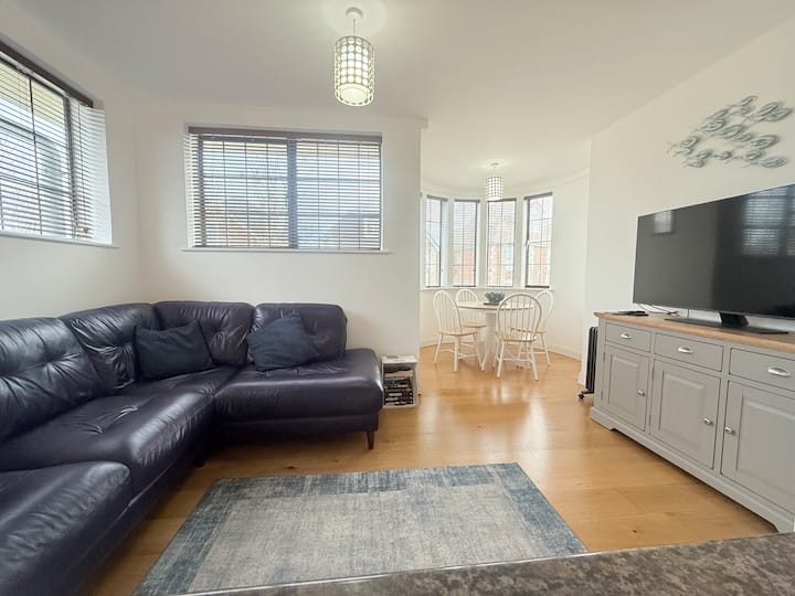 Modern Flat With Parking & Easy Beach Access - Swanage