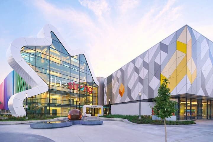 Family Retreat: Sleeps 16+ Near U Of R - Rochester, NY