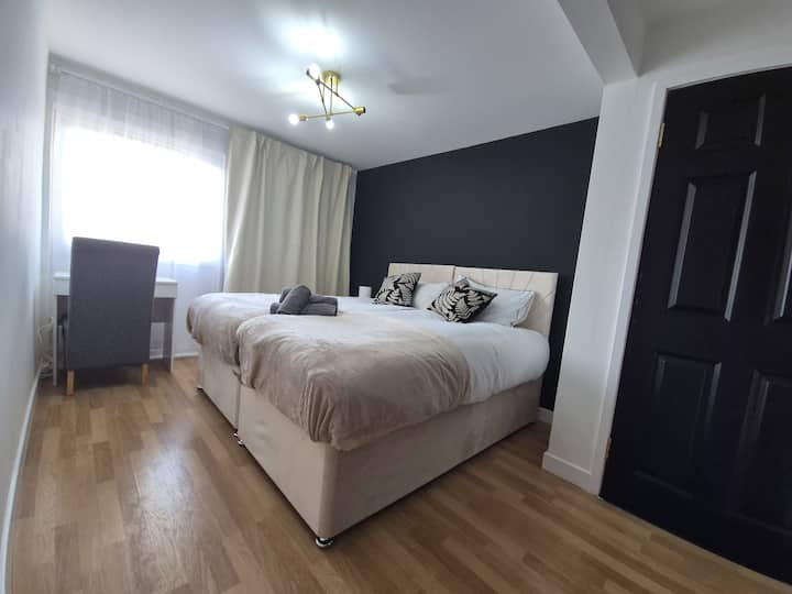 Glenrothes 5 Bed House - Garden, Parking & Netflix - Kirkcaldy