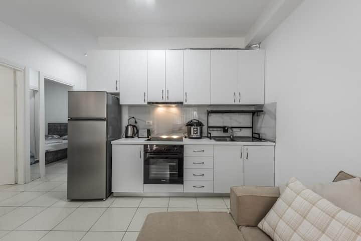 Charming Golem Apartment Steps From Beach - Qerret