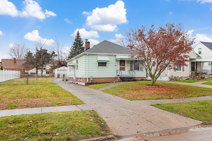 Game Room, Toddler Room, Pet Friendly, Fenced Yard - Parma, OH