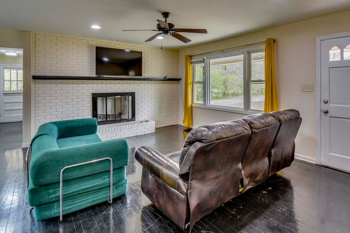 Pet-friendly Backyard! Quiet Clermont Retreat - Clermont, GA