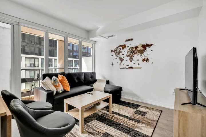 Luxury Getaway At Dundas Garden District, Toronto - Toronto, ON