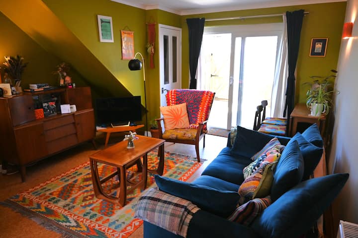 Vibrant Teignmouth Home - Dawlish